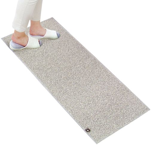 サイズ:約45cmx120cm(マットの高さ 約6mm) 品質:ポリエステル100% 裏面:滑り止め加工 生産国:日本 重量:645グラム