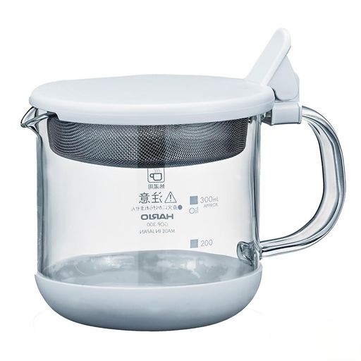 オイルの状態が見えるコンパクトサイズのオイルポット。ステンレス製漉し網を通して使用後の油の細かい汚れを取り除いて油を再利用できます。 コンパクトサイズなのでキッチンに置きやすく、油の残量、色など油の状態が目で見て分かります。 耐熱ガラス製な...