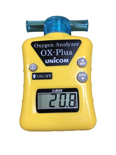 『OX-プラス』は酸素濃度計本体にセンサーが内蔵されています。 本体はコンパクトで色々な場所でモニターが可能です。 サイズ:122x78x40mm 重量:175グラム 電池:アルカリ単4電池 3本