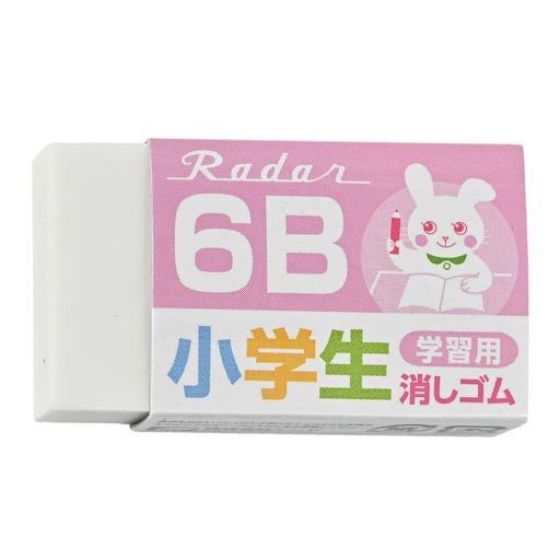 【レーダー】1968年発売の「青いケースの消しゴム」で親しまれているロングセラー消しゴム 【特徴】書写で多く使用される6B鉛筆に適した、消しくずがまとまるタイプの消しゴム 【消しゴムサイズ】47x27x厚み12mm 【入数】20個 【材質】塩ビ製