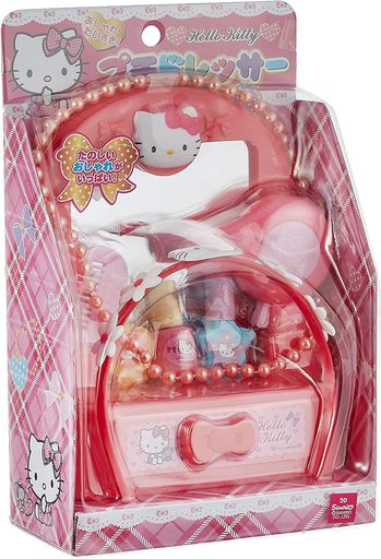 対象年齢:3歳以上 商品サイズ:255x165x85mm 商品内容:ドレッサー(本体)、ブラシ、コーム、ボトル3個(中身は入っていません)、ドライヤー(風は出ません)、ネックレス、カチューシャ