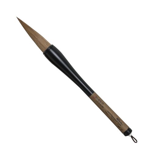 穂径:24.0mm 穂長:80.0mm 穂先の主材料の構成:羊毛(赤染)、羊髭毛 軸の質外観:木軸、ダルマ 硬軟区分:中軟 適合性:書初め用、(条副用)楷、行