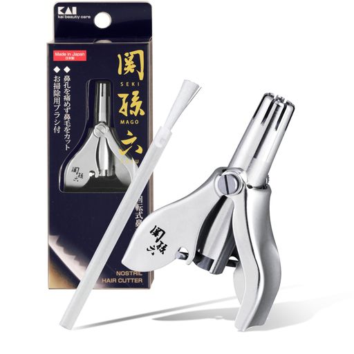 原産国:日本 原材料:外軸/鉄(クロムメッキ仕上)、内軸/ステンレススチール 商品サイズ(幅X奥行X高さ):50mmx140mmx24mm 鼻孔をいためず鼻毛をカットする回転式鼻毛カッター、お掃除用ブラシ付きです。