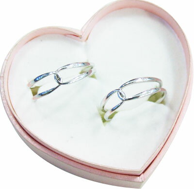 ペアリングとして、二人の約束、新しい出会いの始まり 永遠に一緒にいましょう！ 一緒に春夏秋冬のお出かけにあわせて、その日の気分に組み合わせ、PARTY、ギフトなどにも活用。 サイズ：11号ー23号　 材質：銀925 ケース付