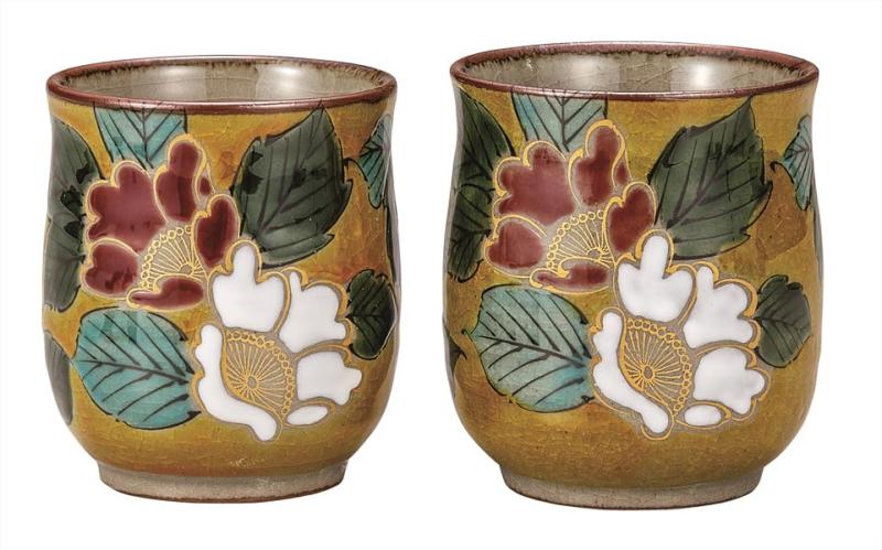 九谷焼いわたや 組湯呑・吉田屋山茶花 K9-783サイズ:(大)径7.1×高8.1cm/(小)径6.8×高7.8cm素材・材質:磁器生産国:日本化粧箱入