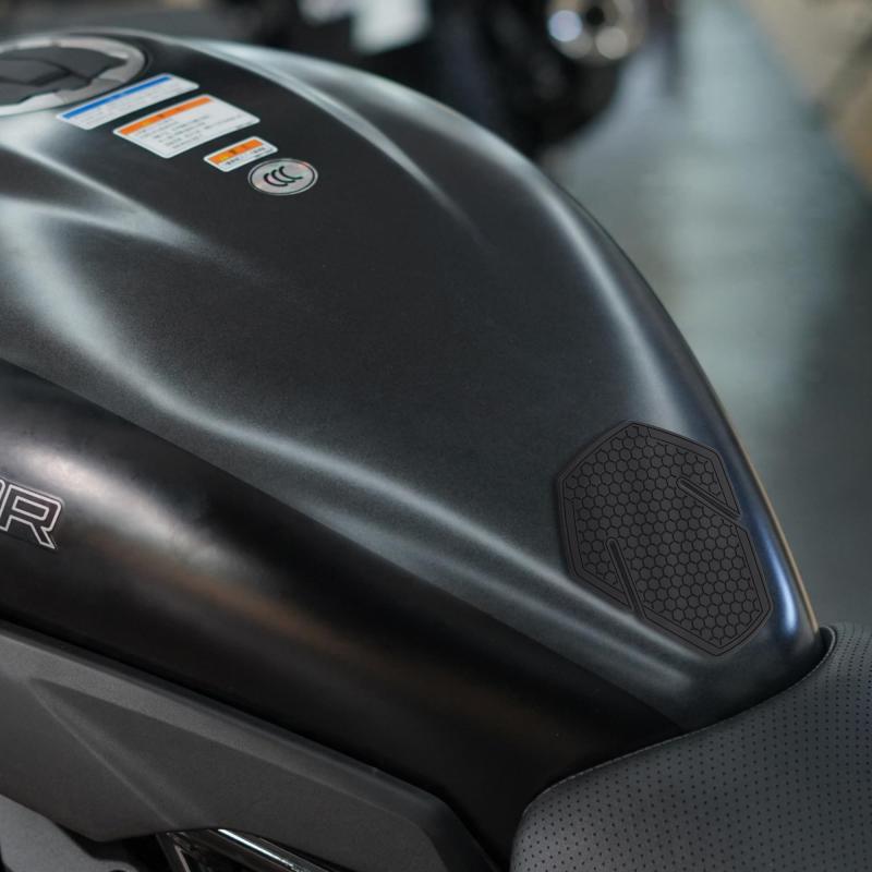 バイク用 タンクパッド&amp;トラクションパッド 対応車種 カワサキ エリミネーター/SE(2024) ELIMINATOR400 Z e-1 ニンジャ e-1(2024MY-)専用に対応車種:エリミネーター/SE(2024)ELIMIN...
