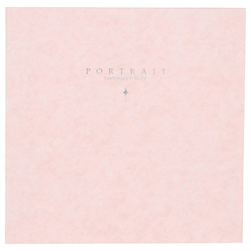 ペーパークロスを表紙に使用した、タテ・ヨコ兼用写真台紙【商品仕様】仕様:二つ折り、タテヨコ兼用表紙材質:ペーパークロス（非塩ビ製）表紙:アンコなし（2.5mm）中額中抜き:Vカット抜き表紙外寸法:315×315mm中額中抜き寸法:230×1...