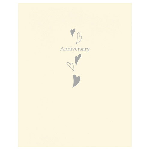 表紙に銀箔のハート模様をあしらったシンプルな写真台紙【商品仕様】仕様:二つ折り、縦・縦表紙材質:紙表紙:アンコなし（1mm）中額中抜き:ビク抜き表紙外寸法:245×194mm中額中抜き寸法:165×115mmパッケージ:PP袋表紙に銀箔のハ...