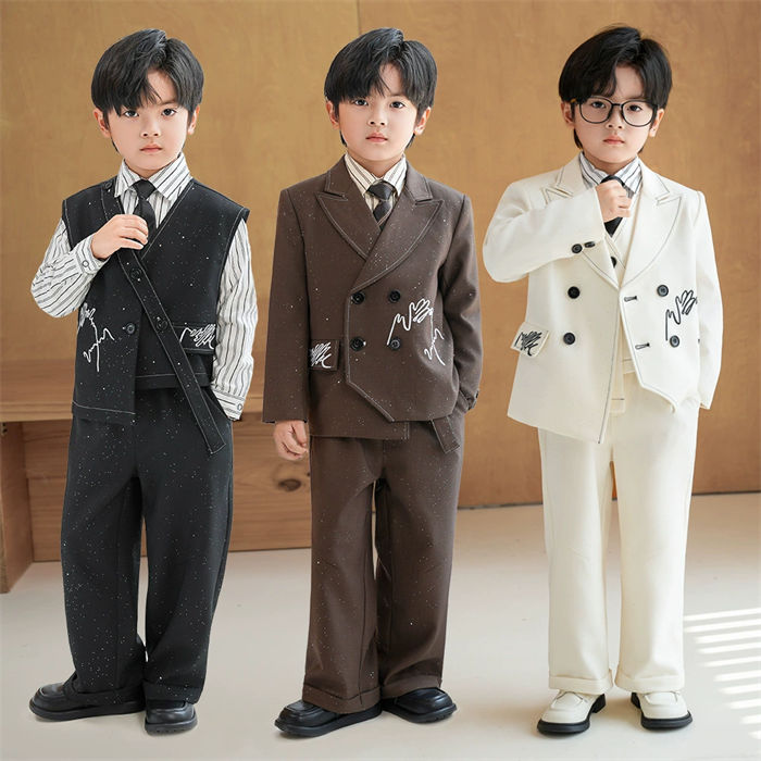 商品情報セット内容3点セット：ジャケット＋ズボン＋ネクタイ4点セット：ジャケット＋シャツ＋ズボン＋ネクタイ5点セット：ジャケット＋シャツ＋ズボン＋ベスト+ネクタイ素材ポリエステル子供スーツ 男の子 子ども フォーマル 男の子 スーツ 子供 ...