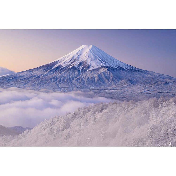 三ツ峠山は山梨百名山の中でも人気ナンバーワンとも言われている。開運山（かいうんざん）とも呼ばれる県内有数のパワースポット。雪深い三ツ峠山より朝焼けの富士山の雄大な姿を見ることが出来る。この眺望の良さは大正時代に大町桂月が紀行文で紹介している...