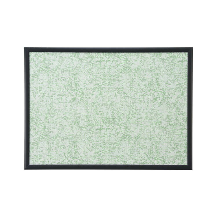 どんなお部屋にも合うシンプルデザインのアルミ製フレーム。シックで落ち着いたマットなブラック。対応完成サイズ38×53cm。【バネ状トンボでポスターもぴったりフィット】バネ状トンボを使用しているため、パズルだけでなく薄い紙から2.2mmの厚紙...