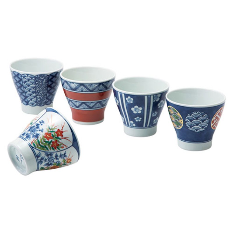 特長地紋や色絵、花絵で構成された五文様。色んな飲み物に使えるフリーカップのセットです。仕様メーカー品番 : 20636材質 : 磁器サイズ : 径9×8cm(250ml)本体重量 : 約1kg生産国 : 日本※この商品は電子レンジOKです備...