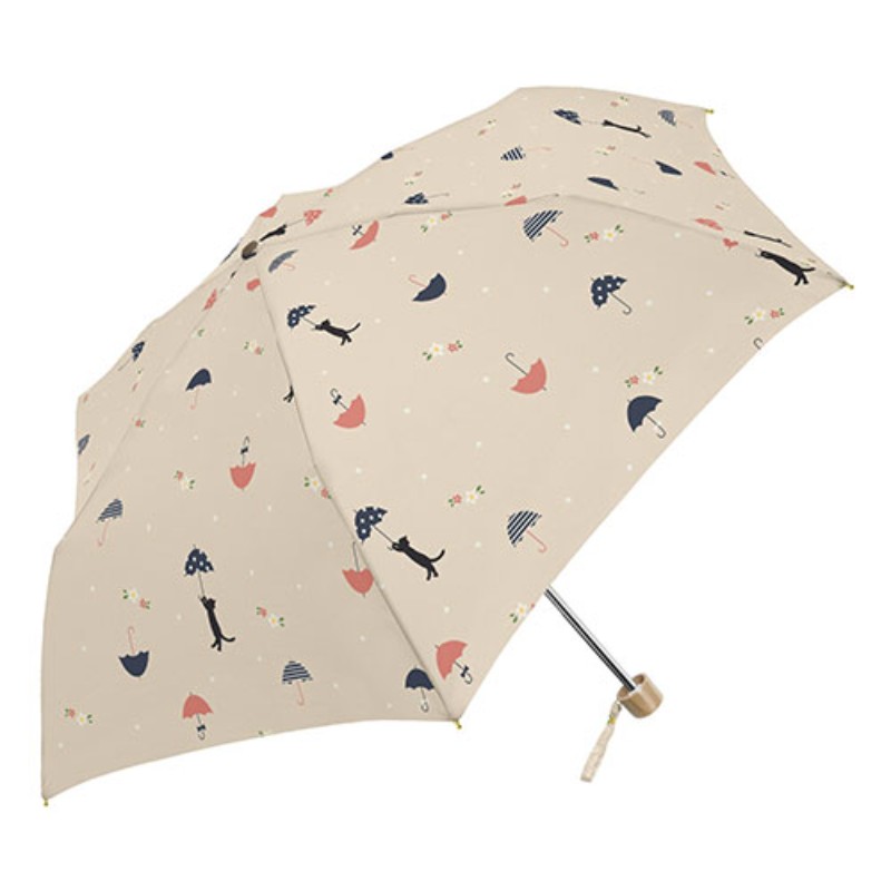 商品の特長傘に傘の総柄プリントで、ところどころに傘につかまった猫ちゃんがふわりと浮いている、ユニーク&かわいいプリントの折りたたみ雨傘です。共袋のネームバンドには金糸のシリーズ共通の金糸の猫刺繍&猫のあしあとホックボタン付きになっていて、猫...