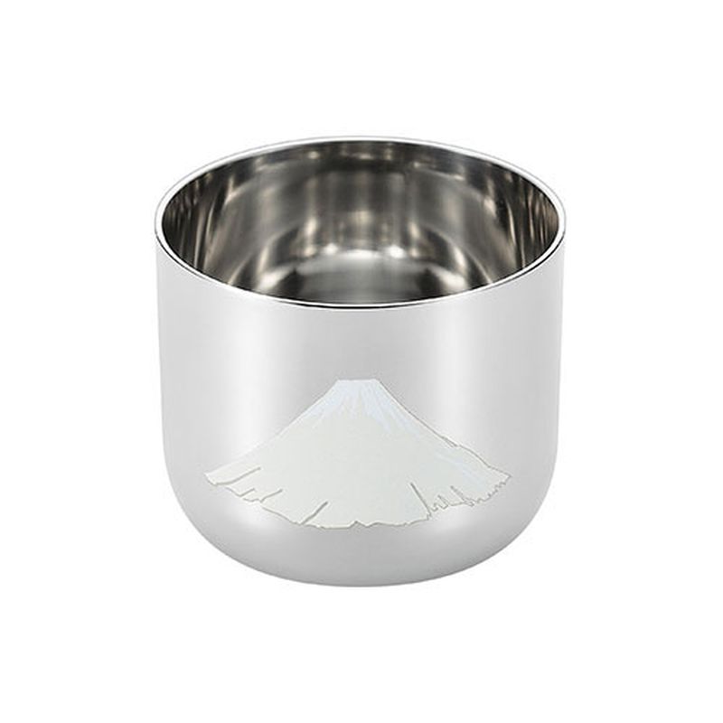 多くの人々を魅了する富士山の柄をあしらった心和むぐい呑み。冷たい飲み物を注ぐと、絵柄の色が変化します。MADE IN JAPAN "TSUBAME"古くから金属加工が盛んな新潟県燕市。燕のハウスウェアは、高い品質と魅力ある製品の創出により、...