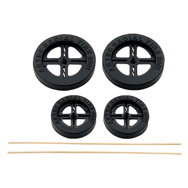 木のみぞが加工済みなので、組み立てカンタン!商品サイズ(単位mm):タイヤ(大)(φ100×14mm)セット内容:タイヤ 大(φ100×14mm)×2、タイヤ 小(φ70×14mm)×2、竹ひご(φ3×300mm)×2重量(g):84g材質...