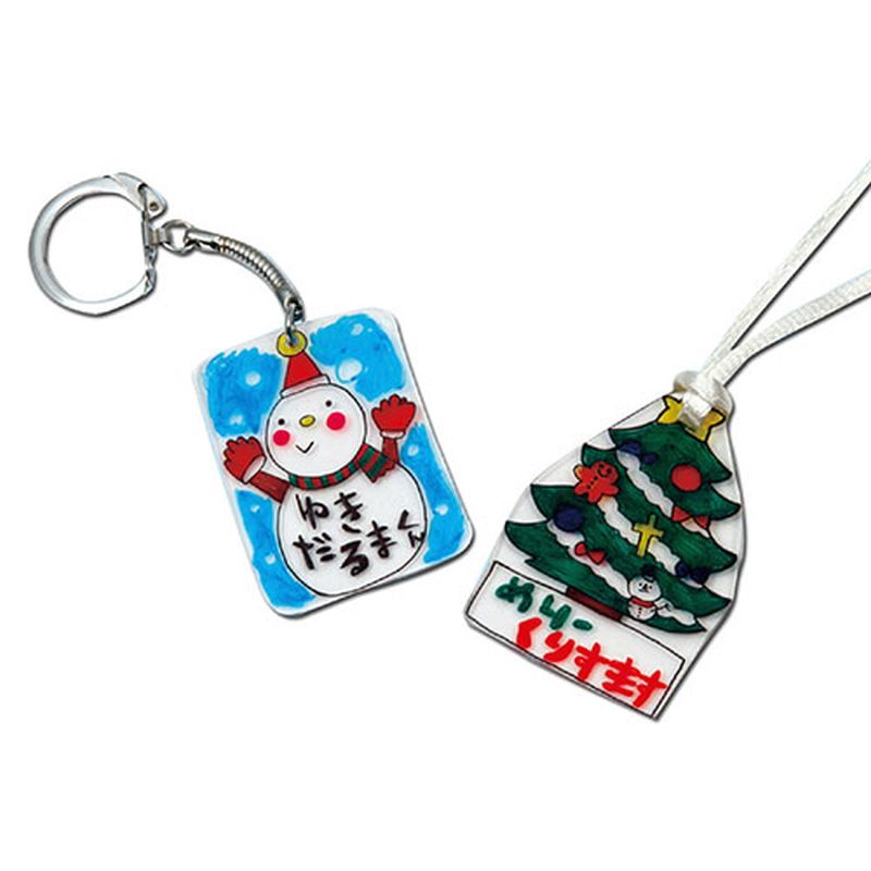 図工・工作・クラフト・ホビー・その他工作キーホルダーと首飾りが作れる！キーホルダーとペンダントの両方がつくれる！約1/5に縮小します。商品サイズ:プラ板…180×127×0.35mm セット内容:プラ板×1、白かざりひも(800mm)×1、...