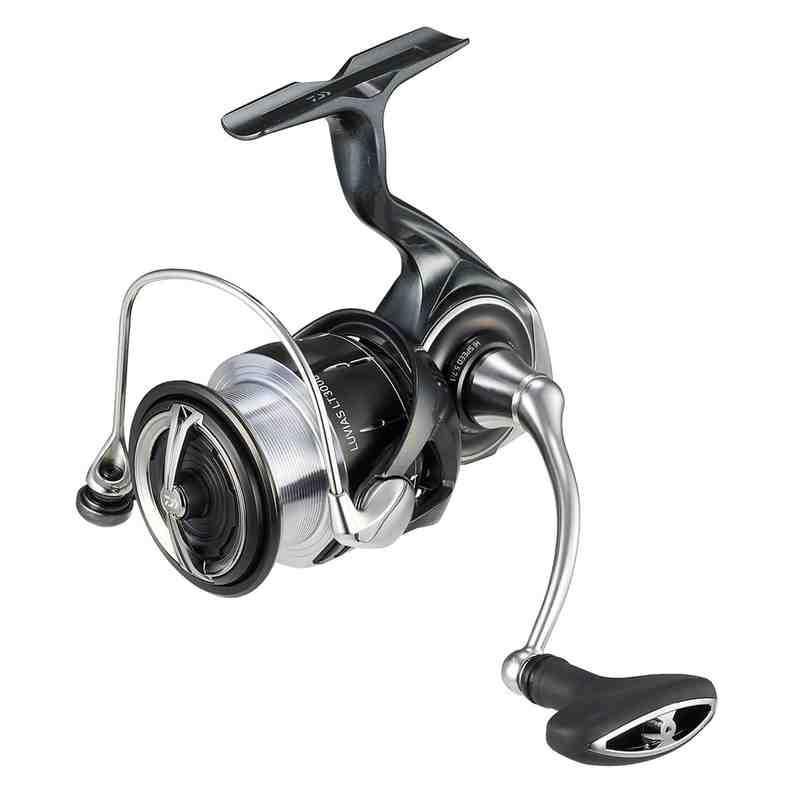 多様な釣りスタイルに対応したユーティリティモデル。 ZAIONボディとZAIONローターを採用し、軽量性と剛性を両立。 AIRDRIVE DESIGNにより、操作性を向上。 5000番サイズを追加し、幅広い釣種に対応。 ドラグやメインシャフ...