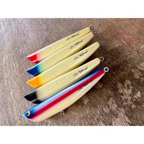 おなじみ最強のシーバス サーフェイスプラグ=リップルポッパーGo-Phish24G。 サイズ: 115mm ウェイト: 24g リングサイズ: #4 フック: はり無し仕様 (推奨フック: ST-46 #2) カラー: #19 ヴィンテージ...