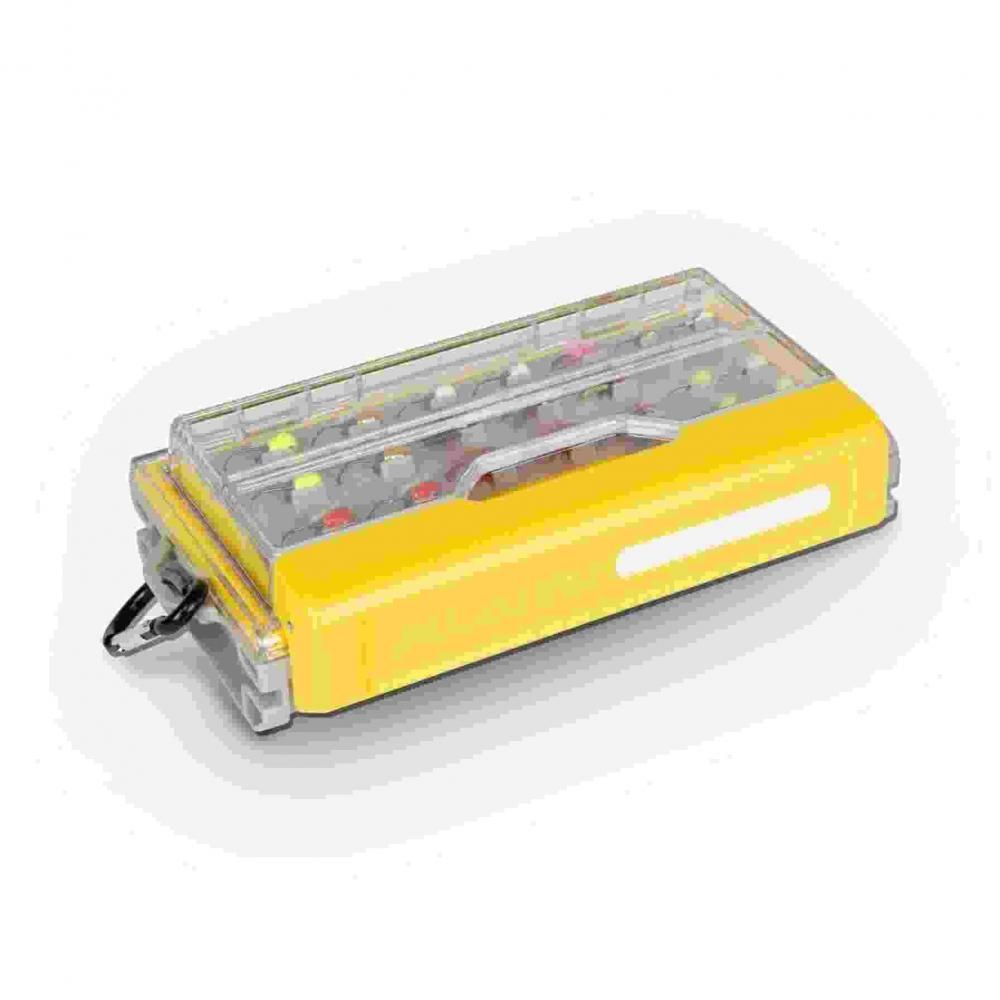 ポケットサイズの3層構造を持つコンパクトなタックルボックス。 ジグヘッドやスプーン、小型ルアーに特化したデザイン 持ち運びに便利なサイズ感 耐久性のあるプラスチック製の本体 上蓋にはポリカーボネートを使用 スペック サイズ（外寸）: 全長 ...