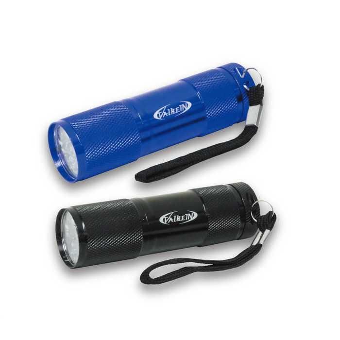 ヴァルケインロゴをプリントしたエリアフィッシングでの必須アイテム! ナイターでの使用やルアーのカラーチェックに最適なUVライトをキュートな2カラーでリリース! 単4電池3本と携帯に便利なストラップ付き! サイズ: 長さ90mm 直径25mm...