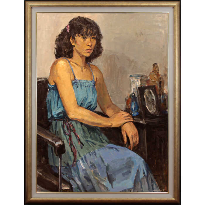 青い服を着て椅子に腰かけるソバージュの女性発送までお時間を頂きます。技法：油彩画作品サイズ：P30号額のサイズ：高さ105cm×幅79cm×奥行き6.0cm作品の状態：良好です通常の絵画と同様に、表面保護のアクリル板・裏板が付属しております...