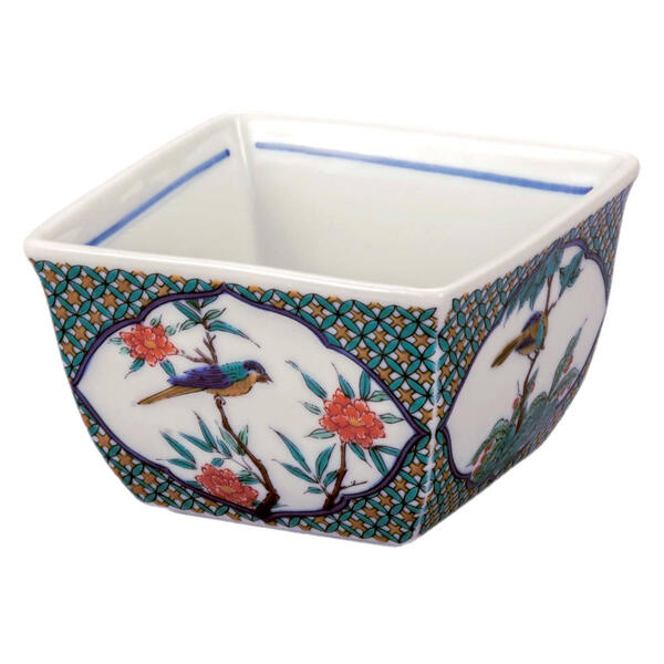 九谷焼金ラベル（素地：石川県産、加飾：九谷焼産地） 素材：磁器 サイズ：辺8.3cm×高さ5.5cm 箱：なし 酢の物などの盛りつけにちょうどよい大きさの角鉢です。落ち着いた色合いで、人気の柄になります。 ※色・柄の具合に一点一点個体差があ...