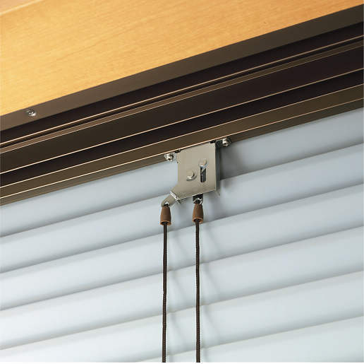 主材料 　 商品内容 上部錠×1 ジャンル：YKK ap・住宅・建材・DIY・日曜大工・取り替え・リフォーム商品画像種類：施工イメージご注文前にページ下部のご注文時の注意をお読み下さい