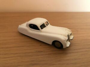 vintage dinky toysjaguar 157ビンテージジャガー※注意※NYからの配送になりますので2週間前後お時間をいただきます。人気の商品は在庫が無い場合がございます。ご了承くださいませ。サイズの種類の商品は購入時の備考欄にご...