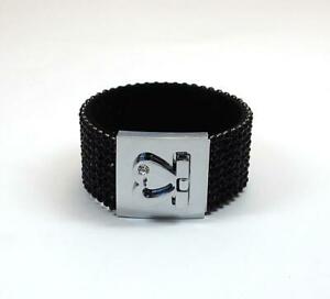 ブラックカフブレスレットウィズラインストーンバイオリビアコレクション※注意※NYからの配送になりますので2週間前後お時間をいただきます。人気の商品は在庫が無い場合がございます。ご了承くださいませ。サイズの種類の商品は購入時の備考欄にご希望の...