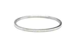 bc2610f bracelet jonc fin acier argent avec message une famille cest pourブレスレットフィンメッセージファミーユ※注意※NYからの配送になりますので2週間前後お時間をい...