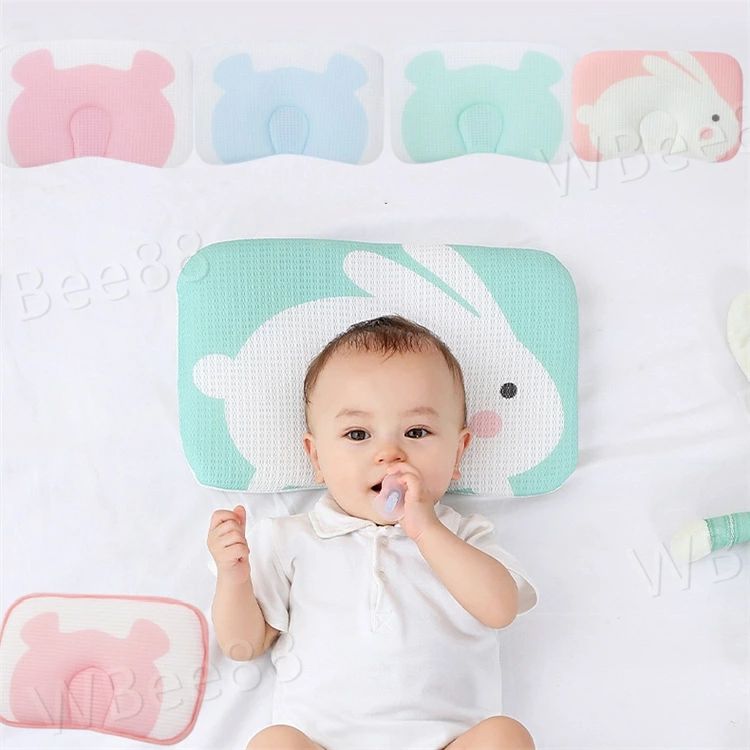 小さなお子様にもやさしい肌ざわりと低反発素材のふわふわまくら 赤ちゃんは汗をかきやすいです。メッシュ生地のカバーは通気性に優れ、眠っている間の汗を逃がしてさらりと快適に保ってくれます 寝ている赤ちゃんの頭をやさしく支え、全身の血液循環を妨げ...