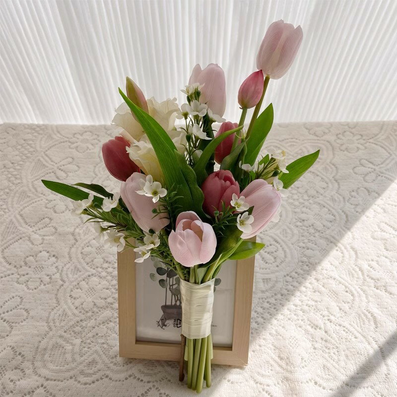 商品説明状態新品商品内容ブーケカラー（写真通り）生産国中国サイズ高さ32cm素材造花送料送料無料（沖縄県+500円）納期&nbsp;至急ご利用頂く場合は事前にメールでご連絡お願いします。注意事項写真と実際の商品の色は 多少異なる場合がござい...