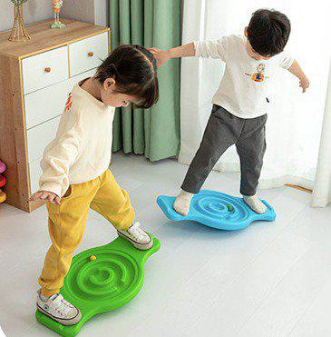 商品説明カラフルカラーが可愛いバランスボード。組み合わせて遊ぶこともできます◎子どもとのおうち時間遊びにオススメのアイテムです。カラーブルー,レッド,ピンク,グリーン,イエローサイズワンサイズ幅：44cm奥行き：31cm※測り方によって1-...