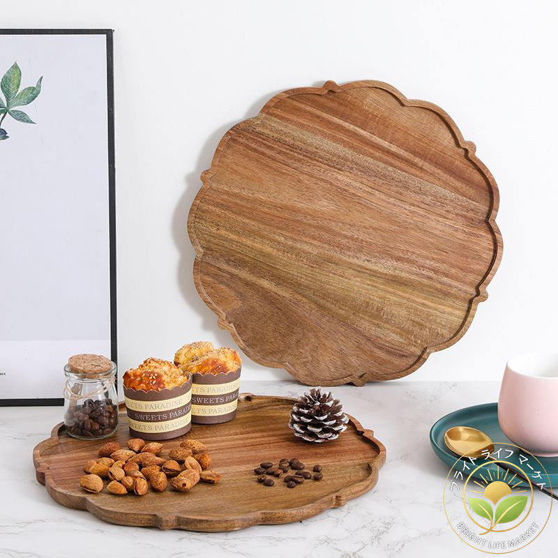 商品仕樣：本体サイズ：34*1.5cm；材質：ウッド。花形の丸盆クリエイティブ花型トレイメイドの品質の木材、ユニークな木の質感。ご自宅での配膳トレーとしてはもちろんの事、旅館や料亭、ホテルなどの業務用のご利用にも人気のお盆です。トレーとして...