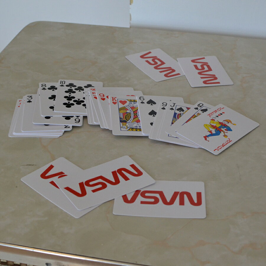 商品情報サイズW60×D95×H3/MMスーベニア プレイングカードSOUVENIR PLAYING CARD テーブルに広げるだけで気分はまるでスペーストリップ NASAのロゴが入った、宇宙好きにはたまらないプレイングカード。NASAらし...
