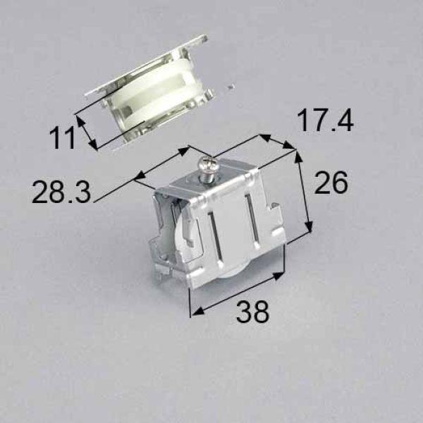 部品名 : 雨戸戸車 品種 : 雨戸厚さ20ミリ用 商品コード : HAA647B 色 : シルバー 内容物 : 本体×1 商品名 発売時期：Danルーバー雨戸80.6〜87.5 ガラリ雨戸77.6〜87.5 可動ルーバー雨戸