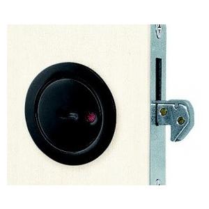 後付け用の鍵付錠セットです。 錠ケースと枠側錠受けがセットになっています。 工場より出荷する場合と金具の形状が変わりますので、引き戸・枠の加工穴に追加加工が必要となります。 商品仕様 商品名 引き戸後付鍵付錠セット クロームK型 品番 ZH...