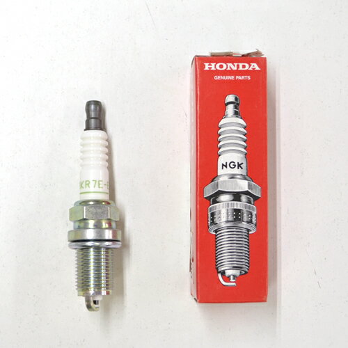 対応機種 ホンダ除雪機　HSM1590i点火プラグの点検・調整 電極が汚れたり、火花すき間が不適当ですと、完全な火花が飛ばなくなりエンジン不調の原因になります。 ≪点検・調整時期≫100時間運転毎 ≪交換時期≫1年毎または300時間運転毎商...