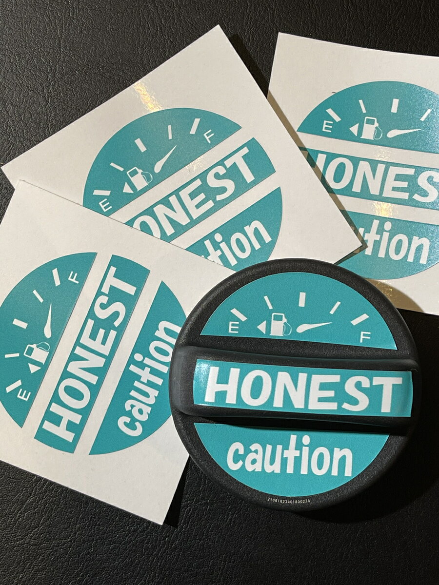 キャップステッカー(Blue) ガラスリッド　honest 給油口のキャップに貼るステッカーです　 ガラスリッドの中をおしゃれにしませんか？目立つの間違いなし。 施工する前はキャップをよく脱脂してから貼ってください。ガソリンの油膜などで密着...