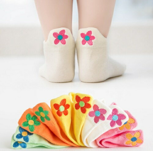 この商品は ガールズ　靴下　花柄　子供　ソックス　5足セット　メッシュ　くるぶし　女の子　3〜5歳　15〜18cm ポイント 可愛いくるぶしソックスの5足セットです！ デザインはシンプルですが、カラフルでお花の刺繍も可愛い女の子用の靴下にな...