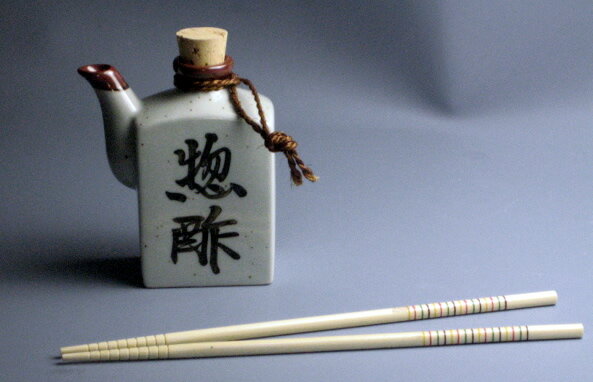 ◆ソース入れ 6x4.2x10.5cm　170cc　箸は大きさ確認用で付属しません。 同じシリーズで、他のアイテムのばら売り可能です。こちらクリック♪ ◆惣酢ソースいれ 6x4.2x10.5cm＃a292-56-10 ◆醤油入れ　6x4.2...