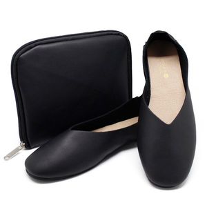 サイズSサイズ：約 22〜23cmポーチ収納時：約 幅19×奥行5.5×高さ15（cm）バッグ時：約 幅43×奥行20×高さ27（cm）　※持ち手含まず材質靴主材：PU・ゴム底ポーチ主材：PU・ポリエステル備考　【カラー】ブラック　【生産国...