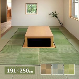 中央部分がくり抜かれた、掘りごたつで使えるい草ラグ。 こたつ布団を使わない夏場も、い草のさらっとした肌ざわりで快適に。くり抜き部分も一緒に敷くことで、通常のラグとしてもお使いいただけます。裏面は不織布貼りで床が傷つきにくく、フローリングでも...