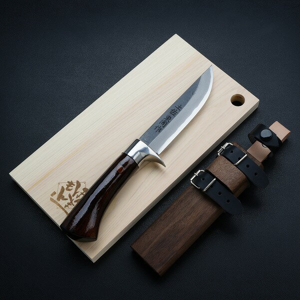 製品仕様 ■サイズ： 全長245mm 鞘入全長270mm 刃部 刃渡り120mm 刃幅27mm(刃元) 刃厚5mm 柄部 長さ120mm 厚み24mm 幅44mm(ツバ) 鞘 長さ210mm 幅47mm 厚み39mm ※ベルト通し含む ■重...