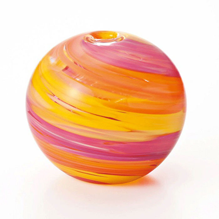 商品説明 津軽びいどろ 津軽びいどろは、豊かな自然と北国の風土に育まれた青森県の伝統工芸品に指定されるハンドメイドガラスです。かつて津軽半島の西側に広がる七里長浜の砂を材料に、紀元前1世紀から受け継がれてきた「宙吹き」の技法を用いて生み出さ...