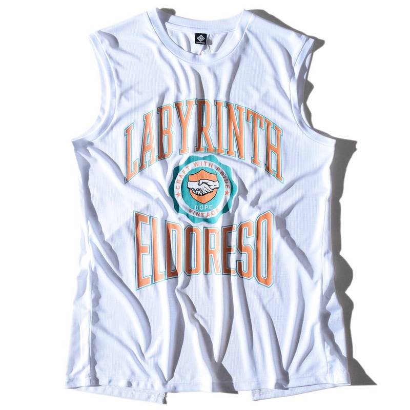 Labyrinth Sleeveless(White) E1224816 背中のカッティングが特徴的なノースリーブタイプのランニングシャツが満を持して今期も登場。 アーカイブアイテムで大変好評だったリリースした大胆なバックスリットを入れたタ...