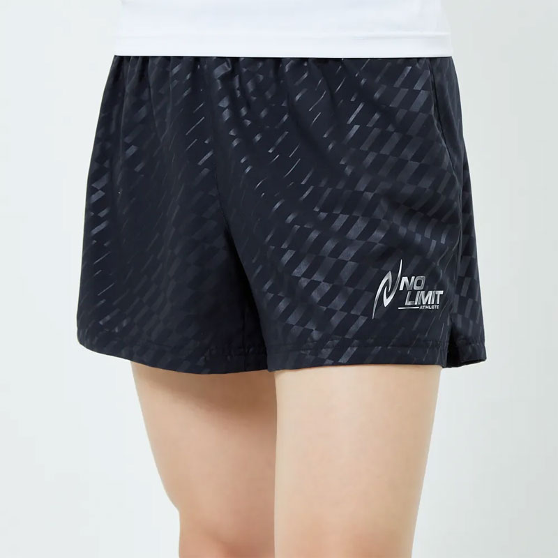 男女共通(S〜O) スプリントトランクス 品番 2811A632 商品の特徴 部活や練習のシーンに人気の、軽量でしなやかなブレーカー素材のショートパンツ。 サイドスリットでスムーズな足さばきをサポート。 エンボス加工のおうとつと光沢感が特徴...