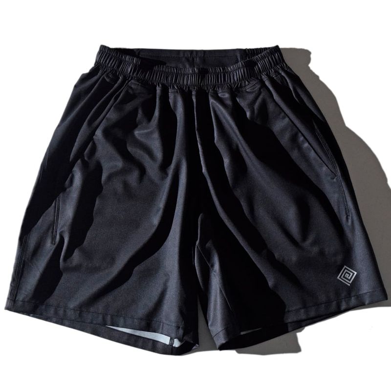 Courtney Running Shorts(Black) E2112716 オランダの高機能素材メーカー・TANATEX社に別注した高機能素材で仕立てたランニングショーツです。 吸水速乾性を持つ4wayストレッチ素材を用い、従来のELD...