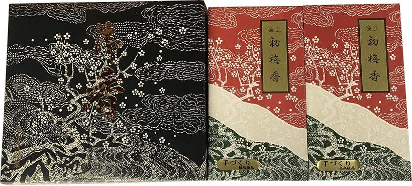 商品コード2b4vxoy6d8商品名極上初梅桐箱2点セット 普賢堂仕様ブランド梅薫堂・天然白檀（びゃくんだん）・天然沈香（じんこう）・麝香（じゃこう）オイルによる秘伝の調合。五味「甘・辛・酸・苦・鹹（しおからい）」を楽しむことができる本格派...