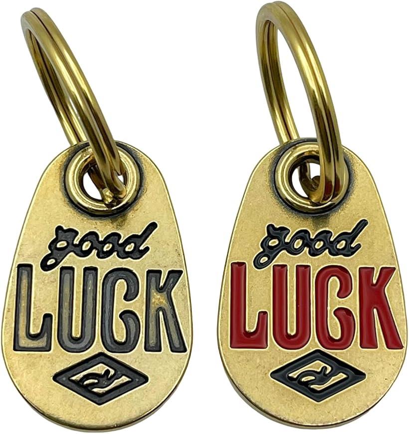 商品コード2buf3ww024商品名キーホルダー グッドラック 赤 ＆ モノクローム 銅製 2個セットE915ブランドEDEN（エデン）カラーゴールドオールドアメリカンな印象がかっこいい。幸運を呼ぶグッドラックキーホルダー2個セットです。サ...